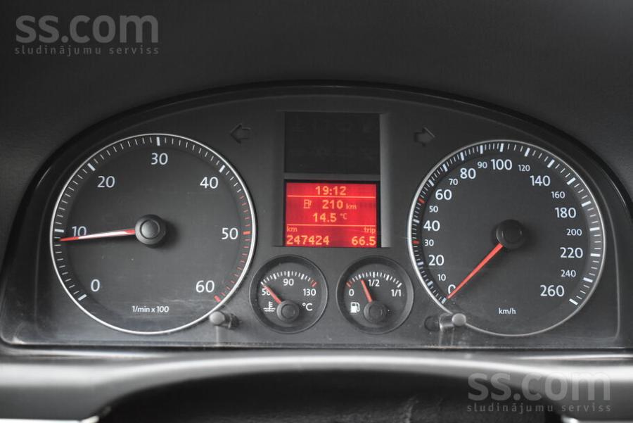 Black Volkswagen Touran 2003 in Kuldiga, with an engine capacity of 1.90 L and mileage of 0 thousand km for 3350 €, photo 12 on AUTOMOTO.COM.LV