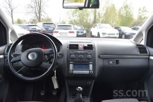 Black Volkswagen Touran 2003 in Kuldiga, with an engine capacity of 1.90 L and mileage of 0 thousand km for 3350 €, photo 16 on AUTOMOTO.COM.LV