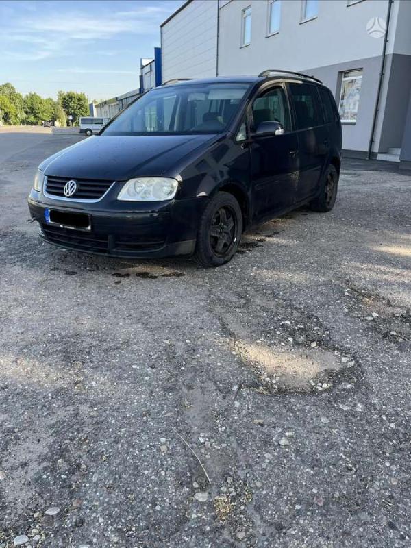 Melns Volkswagen Touran 2003 Jonava, ar dzinēja tilpumu 1.90 L un nobraukumu 465 tūkst. km par 900 €, foto 1 vietnē AUTOMOTO.COM.LV