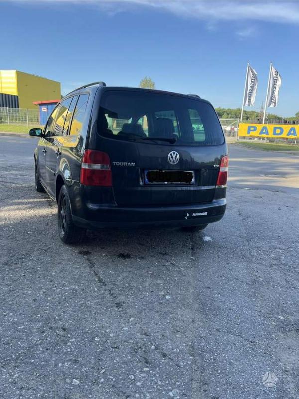 Melns Volkswagen Touran 2003 Jonava, ar dzinēja tilpumu 1.90 L un nobraukumu 465 tūkst. km par 900 €, foto 4 vietnē AUTOMOTO.COM.LV