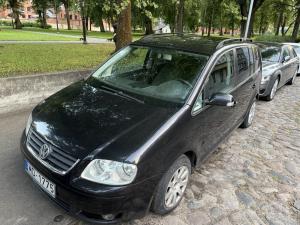 Melns Volkswagen Touran 2003 Rīga, ar dzinēja tilpumu 2.00 L un nobraukumu 340 tūkst. km par 1250 €, foto  vietnē AUTOMOTO.COM.LV