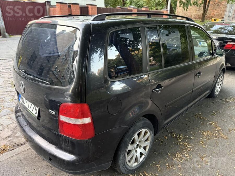Melns Volkswagen Touran 2003 Rīga, ar dzinēja tilpumu 2.00 L un nobraukumu 340 tūkst. km par 1250 €, foto 4 vietnē AUTOMOTO.COM.LV