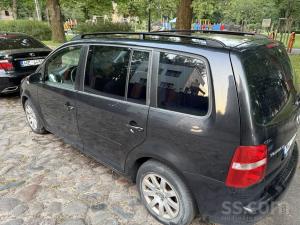 Melns Volkswagen Touran 2003 Rīga, ar dzinēja tilpumu 2.00 L un nobraukumu 340 tūkst. km par 1250 €, foto 5 vietnē AUTOMOTO.COM.LV