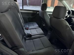 Melns Volkswagen Touran 2003 Rīga, ar dzinēja tilpumu 2.00 L un nobraukumu 340 tūkst. km par 1250 €, foto 6 vietnē AUTOMOTO.COM.LV