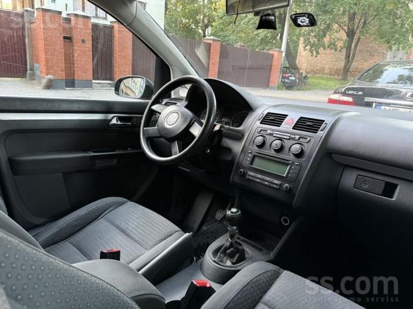 Black Volkswagen Touran 2003 in Riga, with an engine capacity of 2.00 L and mileage of 340 thousand km for 1250 €, photo 6 on AUTOMOTO.COM.LV