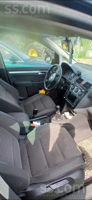 Melns Volkswagen Touran 2003 Jelgava, ar dzinēja tilpumu 2.00 L un nobraukumu 371 tūkst. km par 700 €, foto 4 vietnē AUTOMOTO.COM.LV