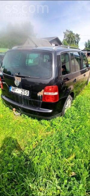 Melns Volkswagen Touran 2003 Jelgava, ar dzinēja tilpumu 2.00 L un nobraukumu 371 tūkst. km par 700 €, foto 5 vietnē AUTOMOTO.COM.LV