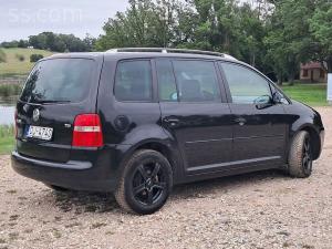Melns Volkswagen Touran 2003 Saldus, ar dzinēja tilpumu 1.90 L un nobraukumu 248 tūkst. km par 2950 €, foto 6 vietnē AUTOMOTO.COM.LV