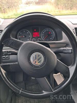 Melns Volkswagen Touran 2003 Saldus, ar dzinēja tilpumu 1.90 L un nobraukumu 248 tūkst. km par 2950 €, foto 13 vietnē AUTOMOTO.COM.LV