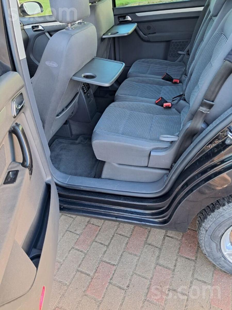 Melns Volkswagen Touran 2003 Saldus, ar dzinēja tilpumu 1.90 L un nobraukumu 248 tūkst. km par 2950 €, foto 17 vietnē AUTOMOTO.COM.LV