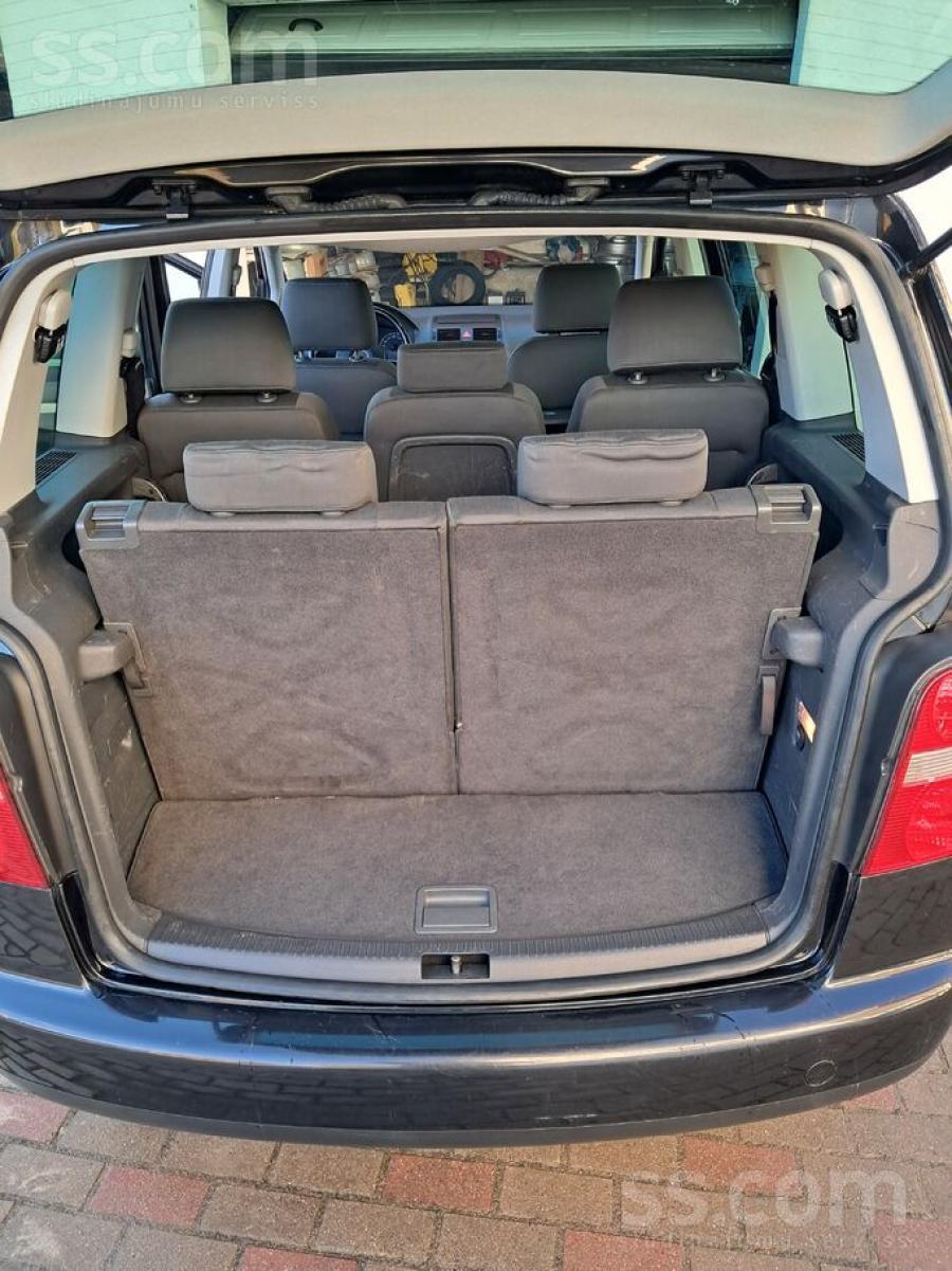 Melns Volkswagen Touran 2003 Saldus, ar dzinēja tilpumu 1.90 L un nobraukumu 248 tūkst. km par 2950 €, foto 18 vietnē AUTOMOTO.COM.LV