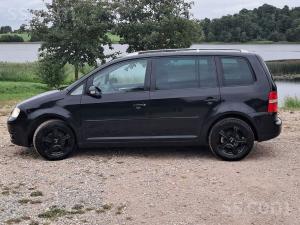 Melns Volkswagen Touran 2003 Saldus, ar dzinēja tilpumu 1.90 L un nobraukumu 248 tūkst. km par 2950 €, foto 30 vietnē AUTOMOTO.COM.LV