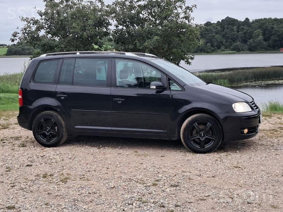Melns Volkswagen Touran 2003 Saldus, ar dzinēja tilpumu 1.90 L un nobraukumu 248 tūkst. km par 2950 €, foto 4 vietnē AUTOMOTO.COM.LV