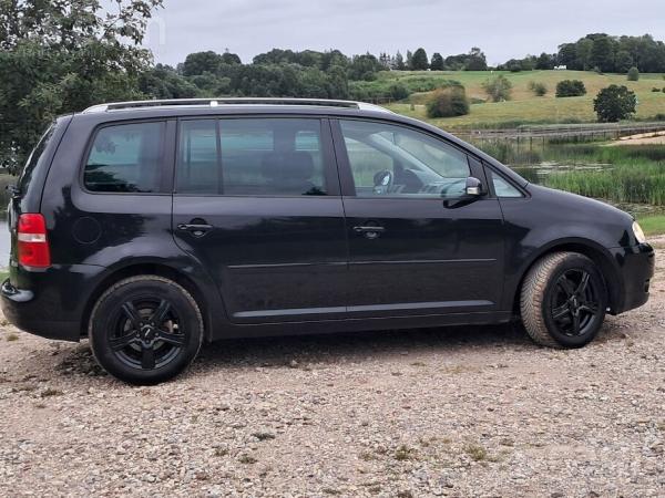 Melns Volkswagen Touran 2003 Saldus, ar dzinēja tilpumu 1.90 L un nobraukumu 248 tūkst. km par 2950 €, foto 4 vietnē AUTOMOTO.COM.LV