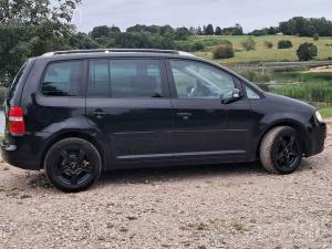 Melns Volkswagen Touran 2003 Saldus, ar dzinēja tilpumu 1.90 L un nobraukumu 248 tūkst. km par 2950 €, foto 5 vietnē AUTOMOTO.COM.LV