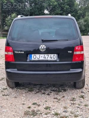 Melns Volkswagen Touran 2003 Saldus, ar dzinēja tilpumu 1.90 L un nobraukumu 248 tūkst. km par 2950 €, foto 7 vietnē AUTOMOTO.COM.LV