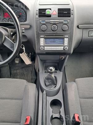 Melns Volkswagen Touran 2003 Saldus, ar dzinēja tilpumu 1.90 L un nobraukumu 248 tūkst. km par 2950 €, foto 12 vietnē AUTOMOTO.COM.LV