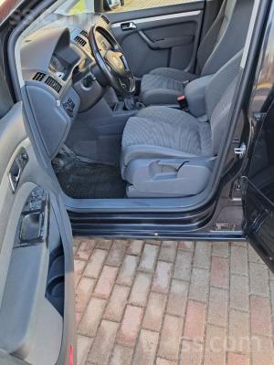 Melns Volkswagen Touran 2003 Saldus, ar dzinēja tilpumu 1.90 L un nobraukumu 248 tūkst. km par 2950 €, foto 16 vietnē AUTOMOTO.COM.LV
