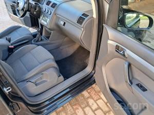 Melns Volkswagen Touran 2003 Saldus, ar dzinēja tilpumu 1.90 L un nobraukumu 248 tūkst. km par 2950 €, foto 19 vietnē AUTOMOTO.COM.LV