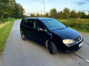 Black Volkswagen Touran 2003 in Tukums, with an engine capacity of 1.90 L and mileage of 394 thousand km for 1450 €, photo  on AUTOMOTO.COM.LV