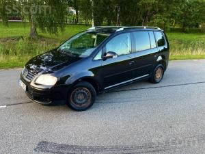 Black Volkswagen Touran 2003 in Tukums, with an engine capacity of 1.90 L and mileage of 394 thousand km for 1450 €, photo 3 on AUTOMOTO.COM.LV