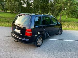Black Volkswagen Touran 2003 in Tukums, with an engine capacity of 1.90 L and mileage of 394 thousand km for 1450 €, photo 4 on AUTOMOTO.COM.LV