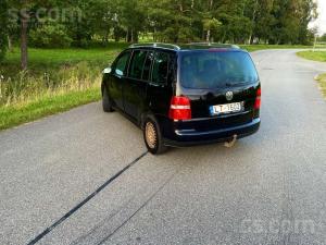 Black Volkswagen Touran 2003 in Tukums, with an engine capacity of 1.90 L and mileage of 394 thousand km for 1450 €, photo 5 on AUTOMOTO.COM.LV