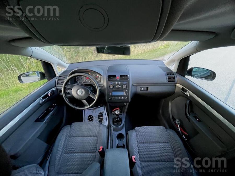 Black Volkswagen Touran 2003 in Tukums, with an engine capacity of 1.90 L and mileage of 394 thousand km for 1450 €, photo 8 on AUTOMOTO.COM.LV