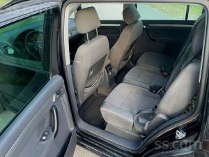 Black Volkswagen Touran 2003 in Tukums, with an engine capacity of 1.90 L and mileage of 394 thousand km for 1450 €, photo 10 on AUTOMOTO.COM.LV