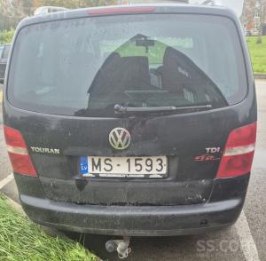 Black Volkswagen Touran 2003 in Jekabpils, with an engine capacity of 1.90 L and mileage of 469 thousand km for 1200 €, photo 3 on AUTOMOTO.COM.LV