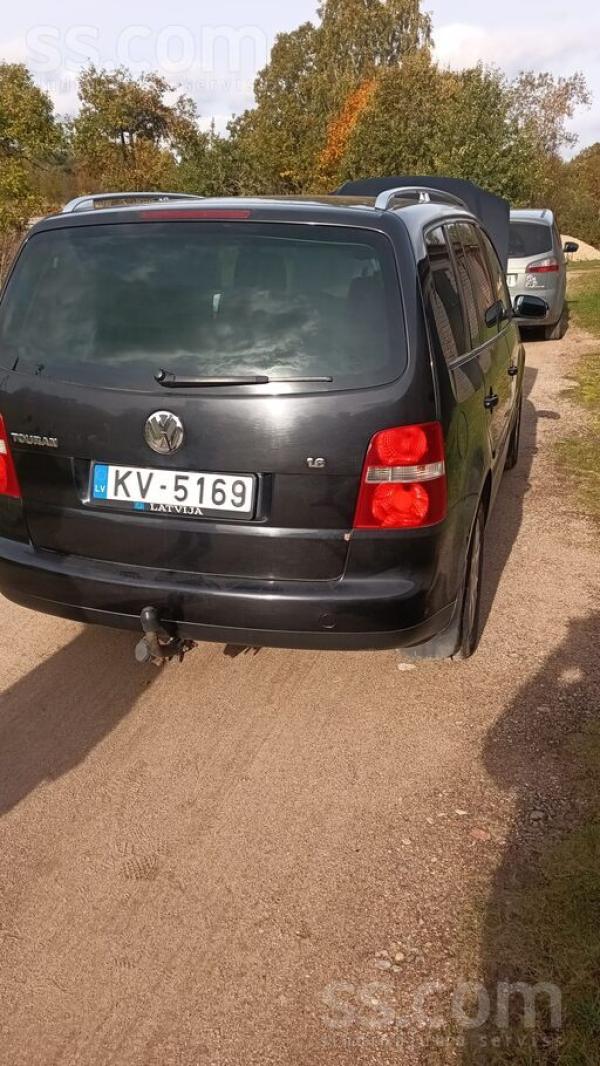 Фольксваген Туран 2003 в Балви на AUTOMOTO.COM.LV Черный Фольксваген Туран 2003 в Балви, объемом двигателя 1.60 л и пробегом 271 тыс. км за 1300 €, фото 3 на AUTOMOTO.COM.LV