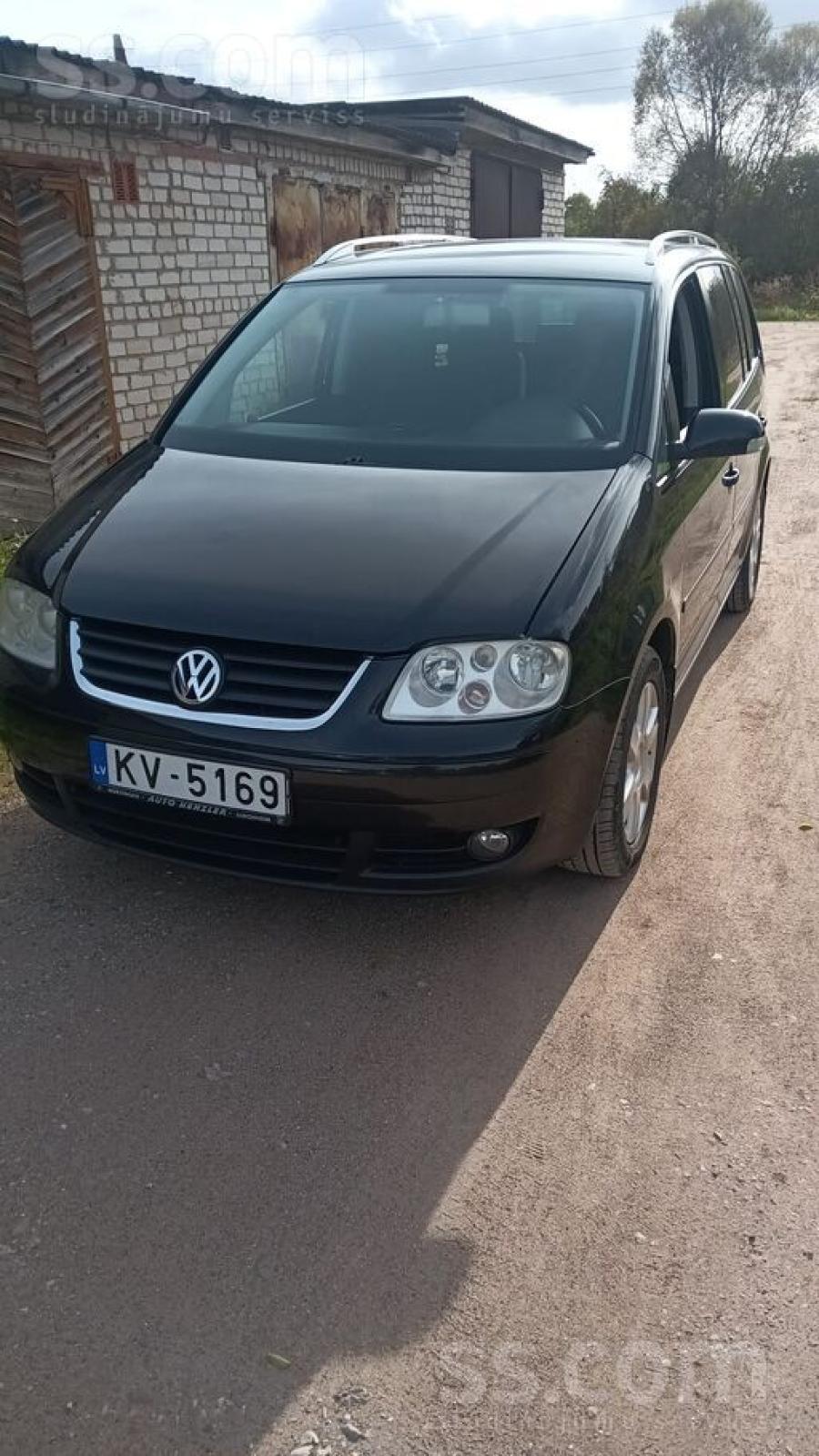 Black Volkswagen Touran 2003 in Balvi, with an engine capacity of 1.60 L and mileage of 271 thousand km for 1300 €, photo 5 on AUTOMOTO.COM.LV