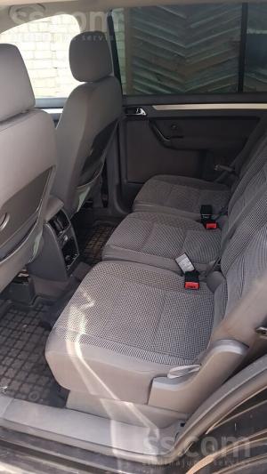 Black Volkswagen Touran 2003 in Balvi, with an engine capacity of 1.60 L and mileage of 271 thousand km for 1300 €, photo 7 on AUTOMOTO.COM.LV