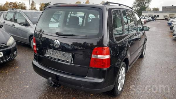 Black Volkswagen Touran 2004 in Riga, with an engine capacity of 1.90 L and mileage of 278 thousand km for 2900 €, photo 11 on AUTOMOTO.COM.LV