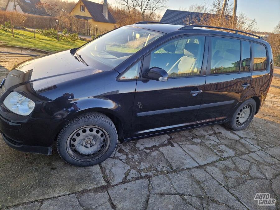 Melns Volkswagen Touran 2004 Kelmė, ar dzinēja tilpumu 1.60 L un nobraukumu 250 tūkst. km par 1250 €, foto 4 vietnē AUTOMOTO.COM.LV