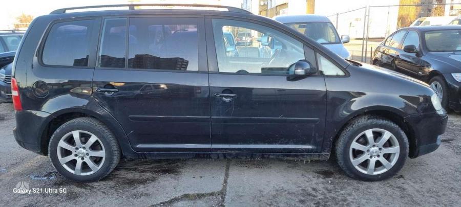 Melns Volkswagen Touran 2004 Kėdainiai, ar dzinēja tilpumu 1.90 L un nobraukumu 349 tūkst. km par 799 €, foto 8 vietnē AUTOMOTO.COM.LV