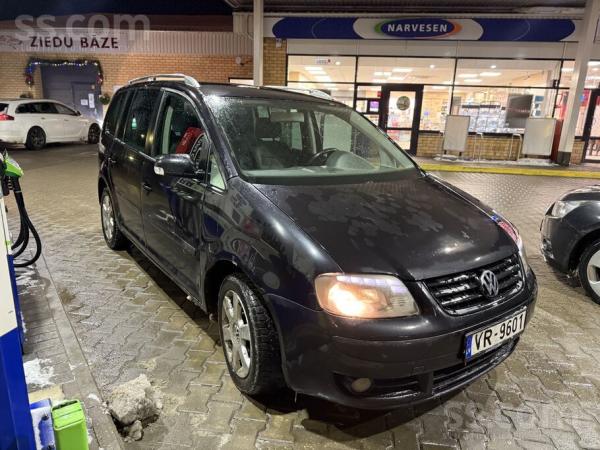 Melns Volkswagen Touran 2004 Kuldīga, ar dzinēja tilpumu 2.00 L un nobraukumu 402 tūkst. km par 1050 €, foto 1 vietnē AUTOMOTO.COM.LV