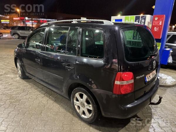 Melns Volkswagen Touran 2004 Kuldīga, ar dzinēja tilpumu 2.00 L un nobraukumu 402 tūkst. km par 1050 €, foto 4 vietnē AUTOMOTO.COM.LV