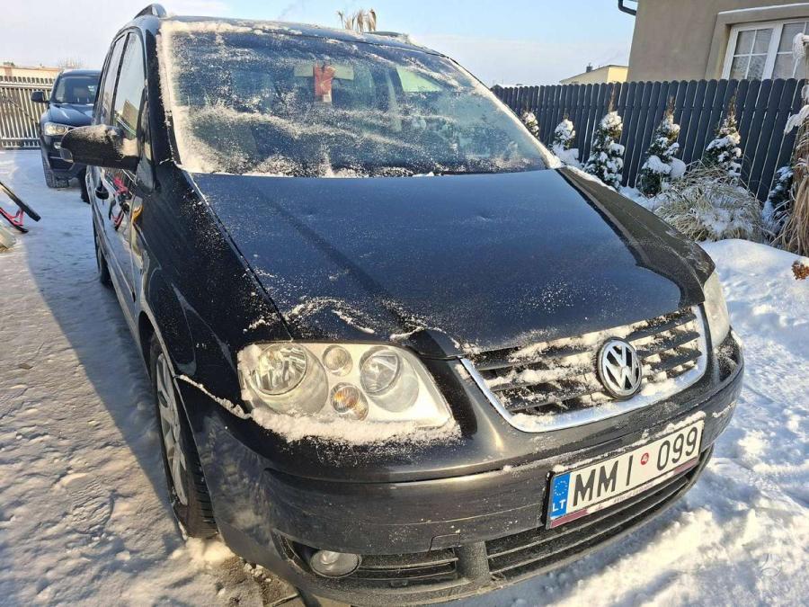 Melns Volkswagen Touran 2004 Panevēža, ar dzinēja tilpumu 1.97 L un nobraukumu 302 tūkst. km par 1750 €, foto 1 vietnē AUTOMOTO.COM.LV