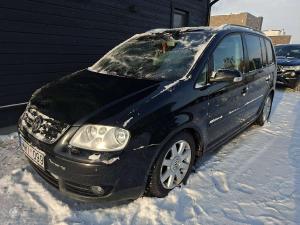 Melns Volkswagen Touran 2004 Panevēža, ar dzinēja tilpumu 1.97 L un nobraukumu 302 tūkst. km par 1750 €, foto 4 vietnē AUTOMOTO.COM.LV
