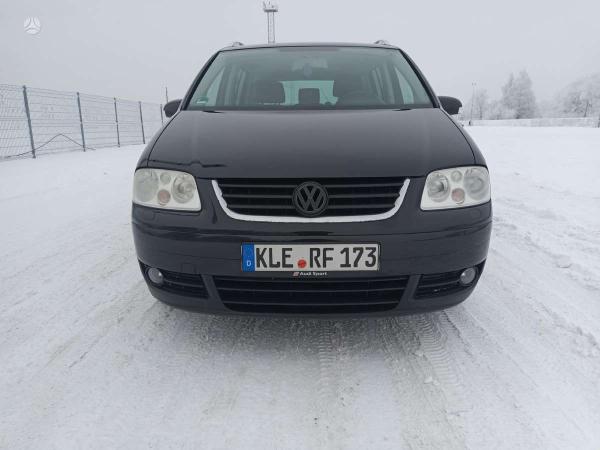 Black Volkswagen Touran 2004 in Marijampole, with an engine capacity of 1.97 L and mileage of 315 thousand km for 2150 €, photo 1 on AUTOMOTO.COM.LV