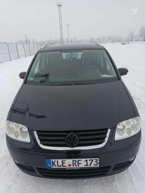 Black Volkswagen Touran 2004 in Marijampole, with an engine capacity of 1.97 L and mileage of 315 thousand km for 2150 €, photo 2 on AUTOMOTO.COM.LV