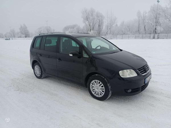 Black Volkswagen Touran 2004 in Marijampole, with an engine capacity of 1.97 L and mileage of 315 thousand km for 2150 €, photo 6 on AUTOMOTO.COM.LV