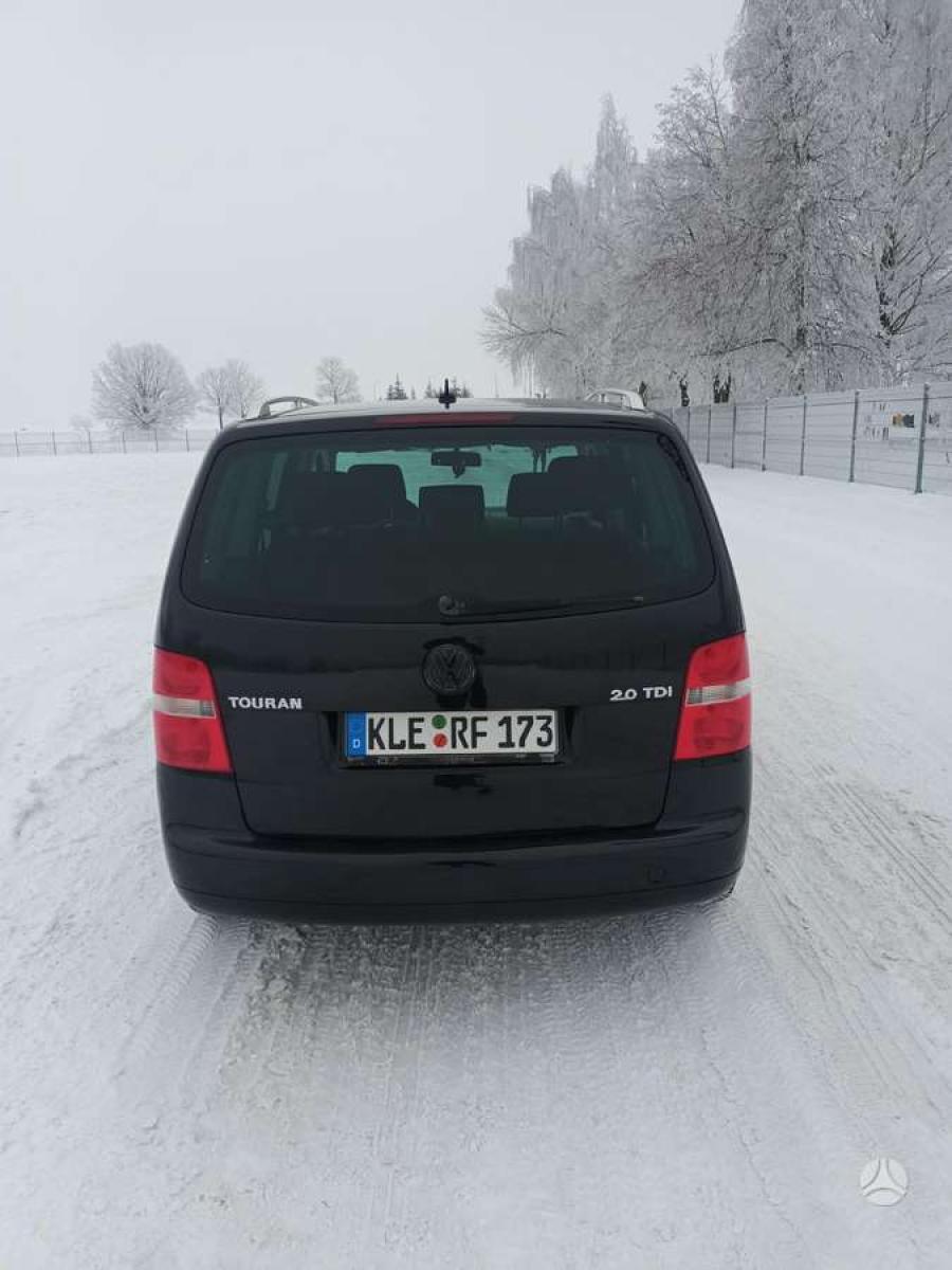 Melns Volkswagen Touran 2004 Marijampole, ar dzinēja tilpumu 1.97 L un nobraukumu 315 tūkst. km par 2150 €, foto 9 vietnē AUTOMOTO.COM.LV