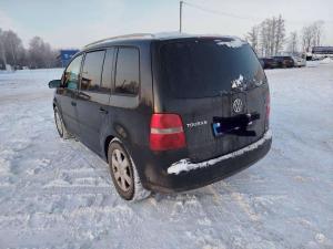 Black Volkswagen Touran 2004 in Panevezys, with an engine capacity of 1.97 L and mileage of 364 thousand km for 1600 €, photo 4 on AUTOMOTO.COM.LV