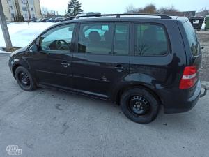 Melns Volkswagen Touran 2004 Viļņa, ar dzinēja tilpumu 1.90 L un nobraukumu 341 tūkst. km par 650 €, foto 4 vietnē AUTOMOTO.COM.LV