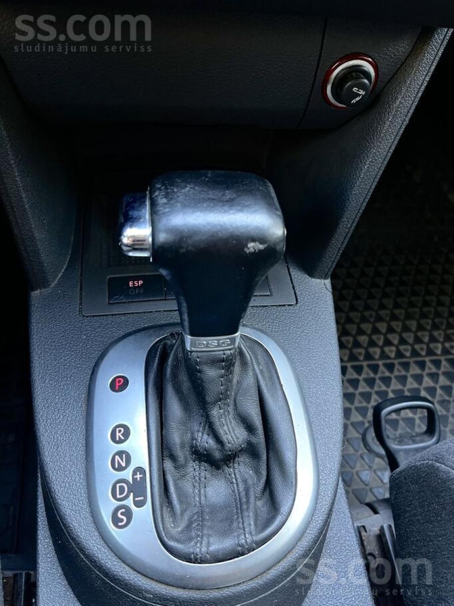 Black Volkswagen Touran 2004 in Riga, with an engine capacity of 2.00 L and mileage of 422 thousand km for 1630 €, photo 10 on AUTOMOTO.COM.LV