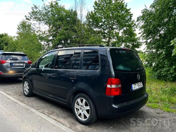 Black Volkswagen Touran 2004 in Riga, with an engine capacity of 2.00 L and mileage of 422 thousand km for 1550 €, photo 2 on AUTOMOTO.COM.LV