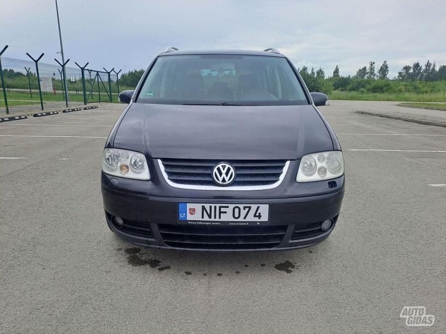 Black Volkswagen Touran 2004 in Telschi, with an engine capacity of 1.90 L and mileage of 345 thousand km for 1650 €, photo 3 on AUTOMOTO.COM.LV