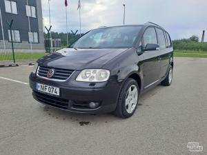 Black Volkswagen Touran 2004 in Telschi, with an engine capacity of 1.90 L and mileage of 345 thousand km for 1650 €, photo 4 on AUTOMOTO.COM.LV